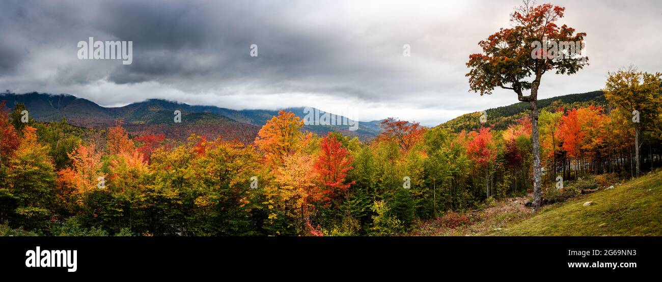 Hancoock overlook on kancamangus highway during fall foliage season ...