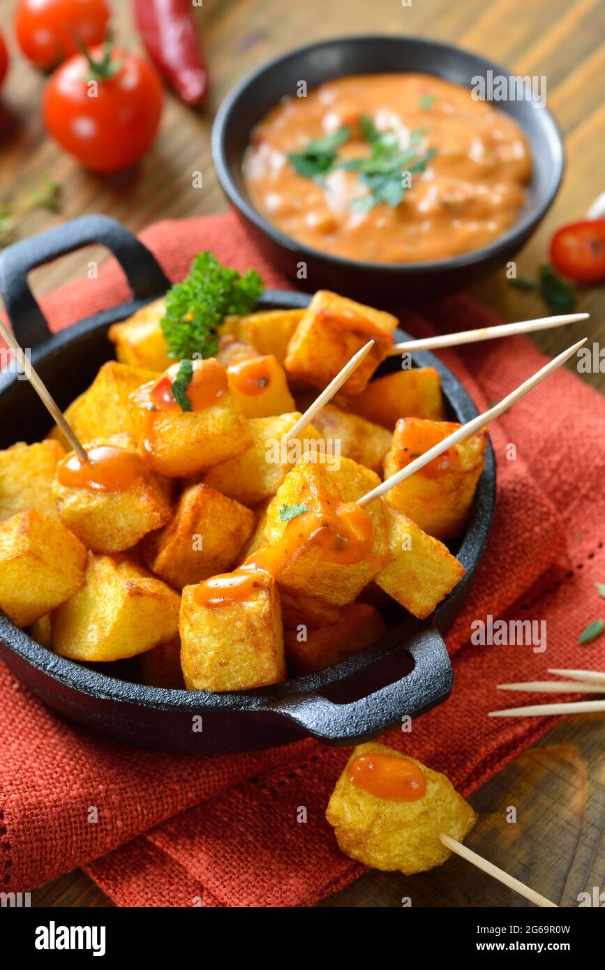 Traditional spanish bar hi-res stock photography and images - Alamy