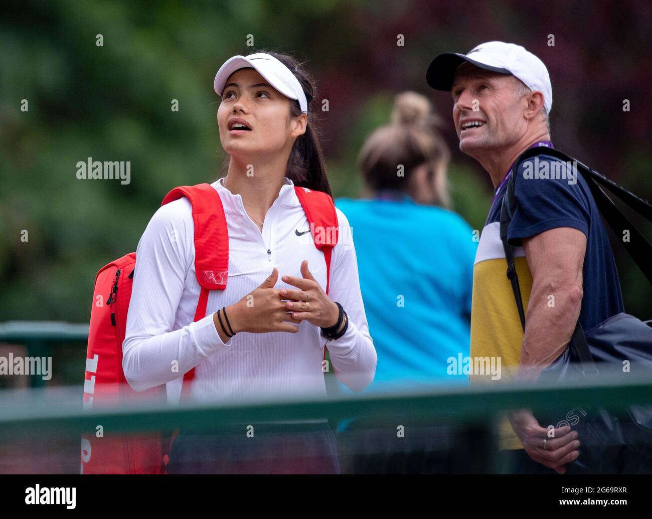 Emma raducanu a wimbledon hi-res stock photography and images - Alamy