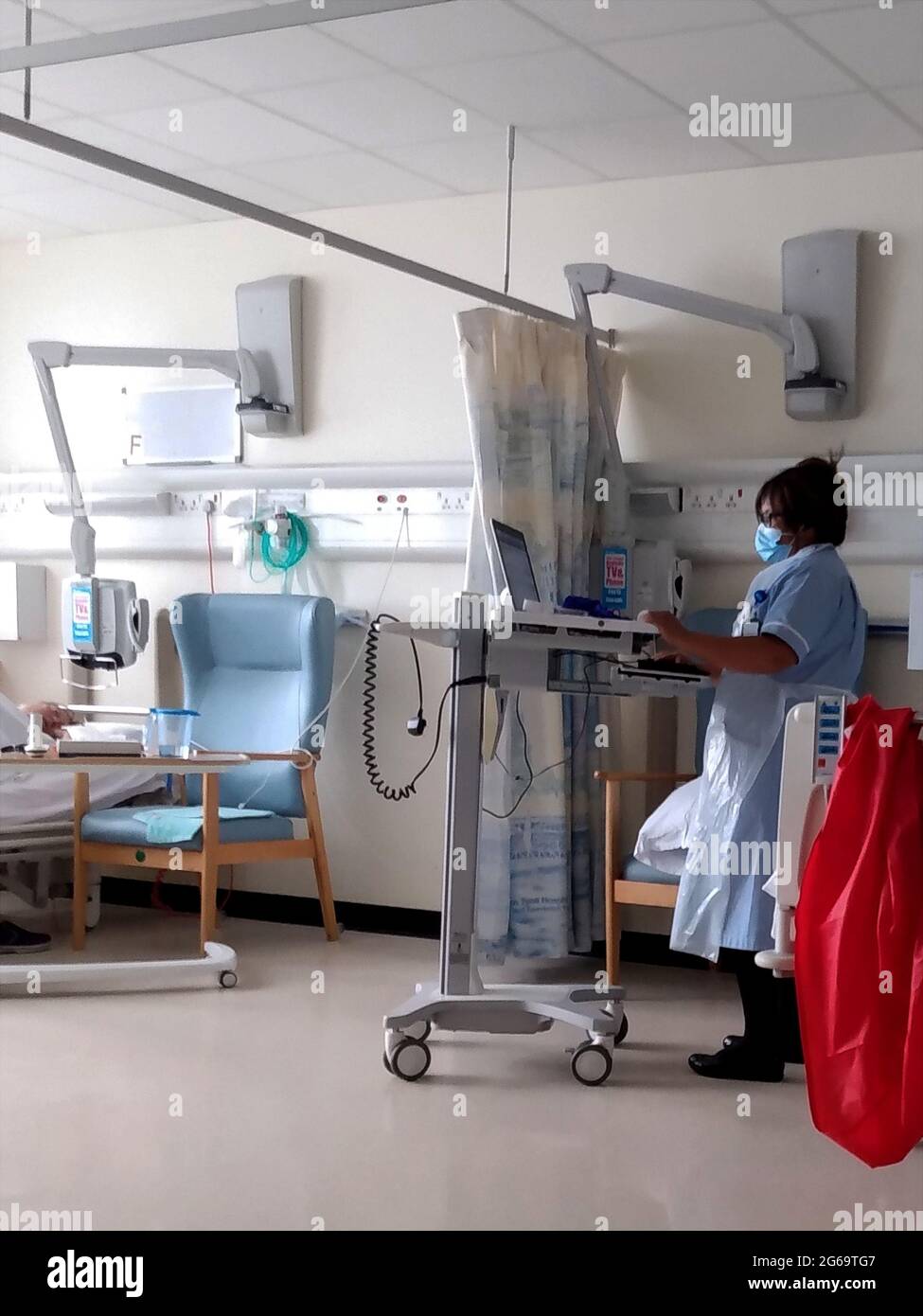 Nhs Patient Trolley High Resolution Stock Photography and Images - Alamy