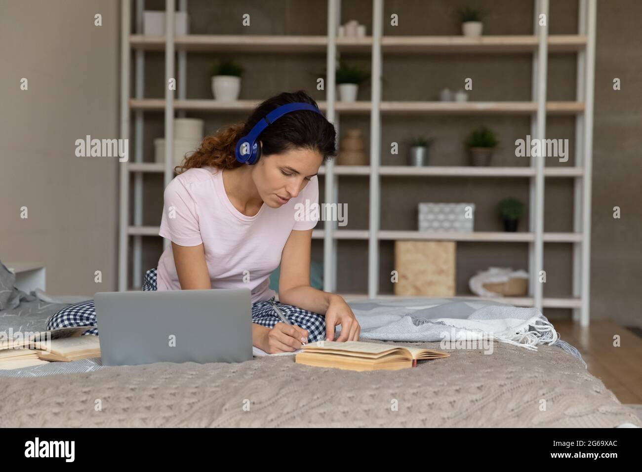 Smart bed computer hi-res stock photography and images - Alamy