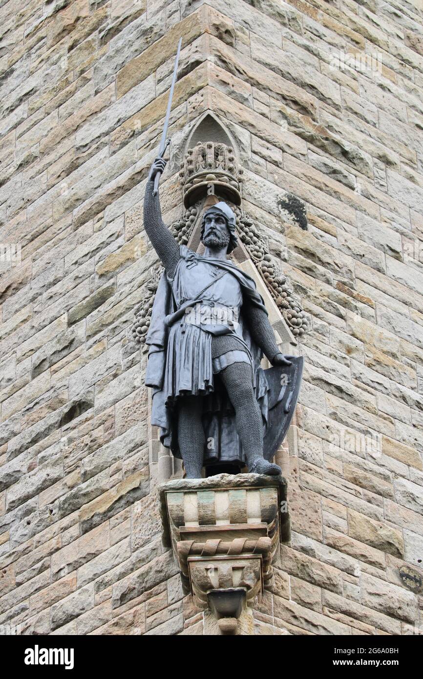 Bronze Statue of William Wallace on the National Wallace Monument in ...