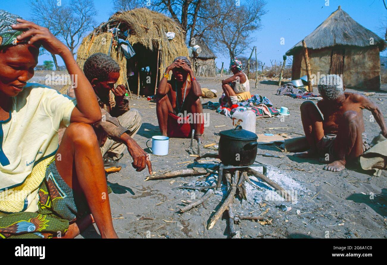 Botswana bushmen children hi-res stock photography and images - Alamy