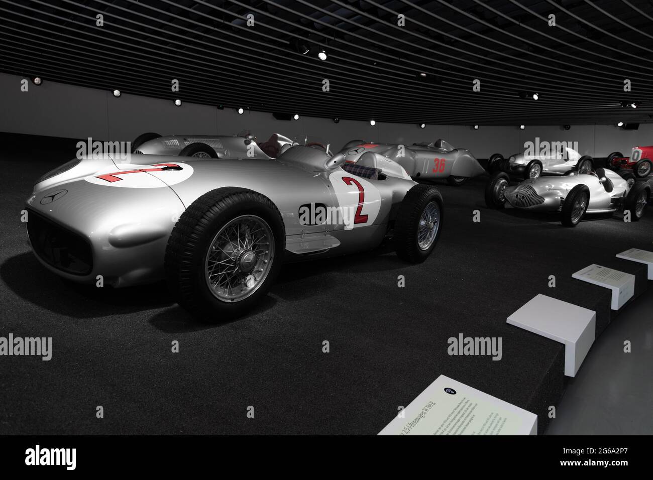 Silver Arrows, racing cars from Mercedes before the war till the ...