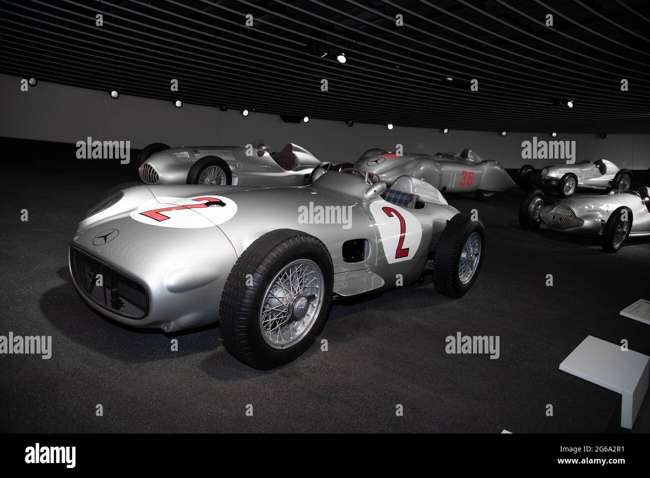 Silver Arrows, racing cars from Mercedes before the war till the ...