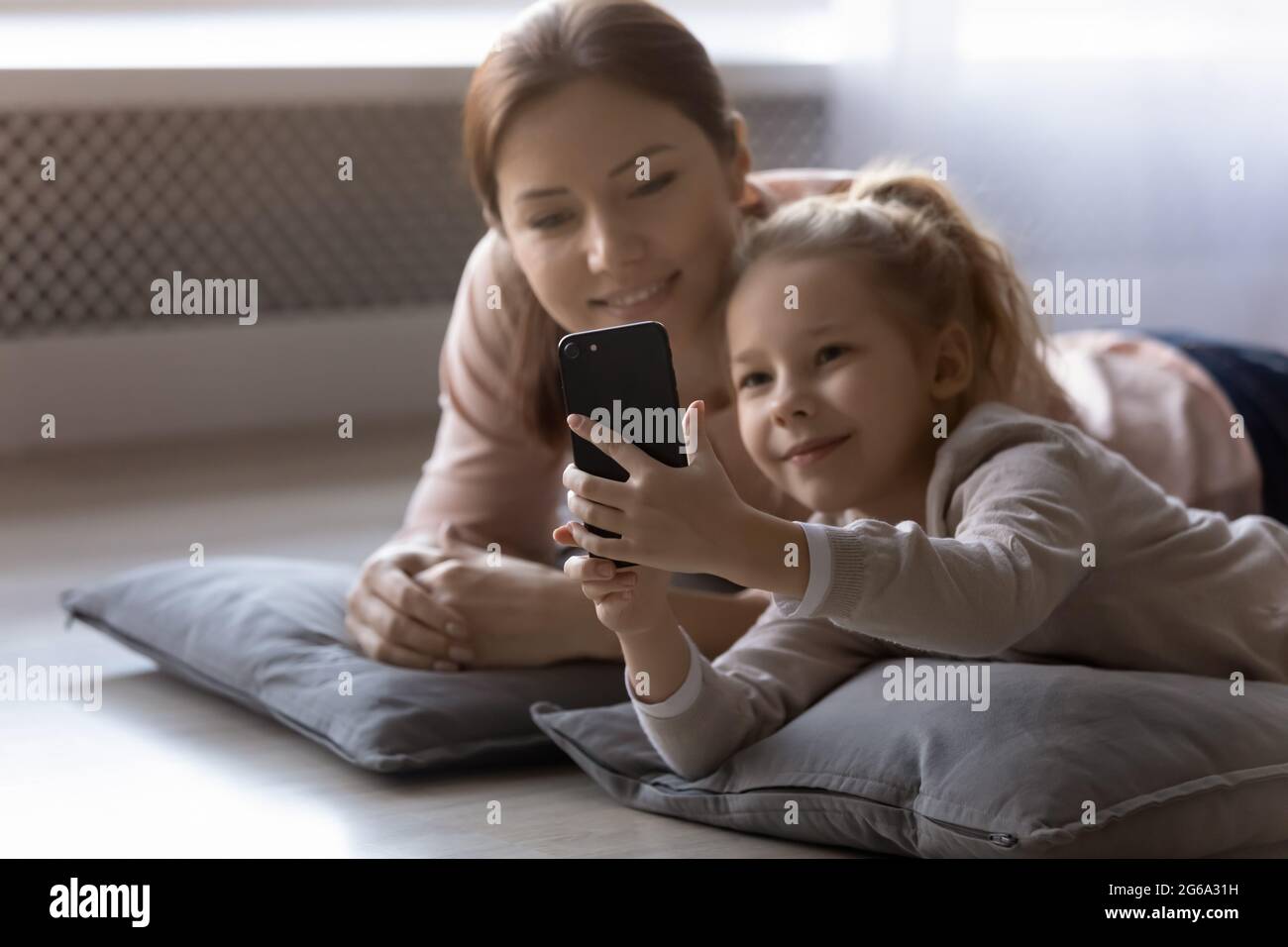 Elder sister and younger sister hi-res stock photography and images - Alamy
