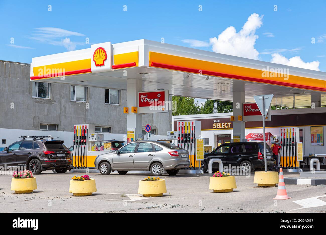 Royal Dutch Shell Filling Car