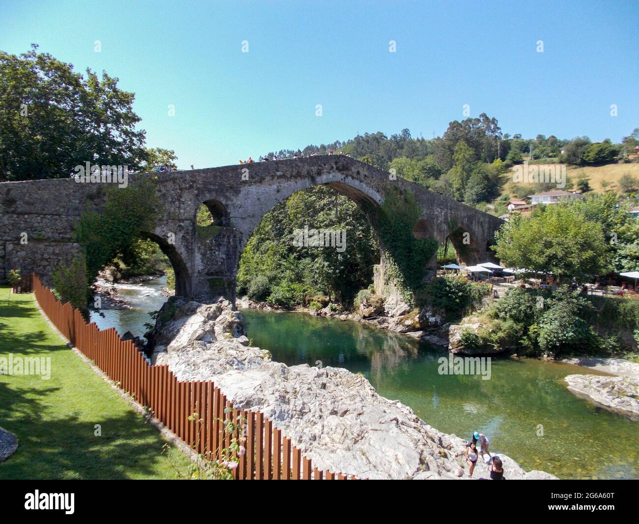 Puente medieval asturias hi-res stock photography and images - Alamy