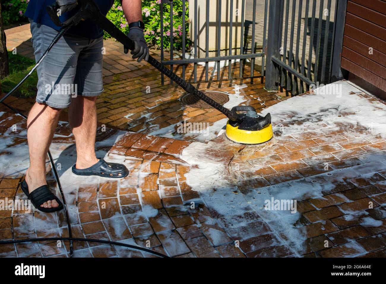 Paving tiles hi-res stock photography and images - Alamy