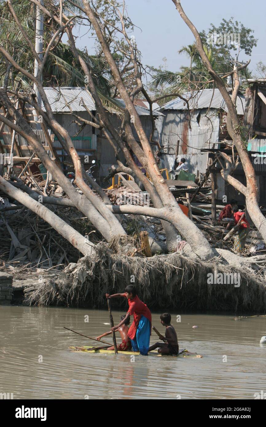 Banana tree raft hi-res stock photography and images - Alamy