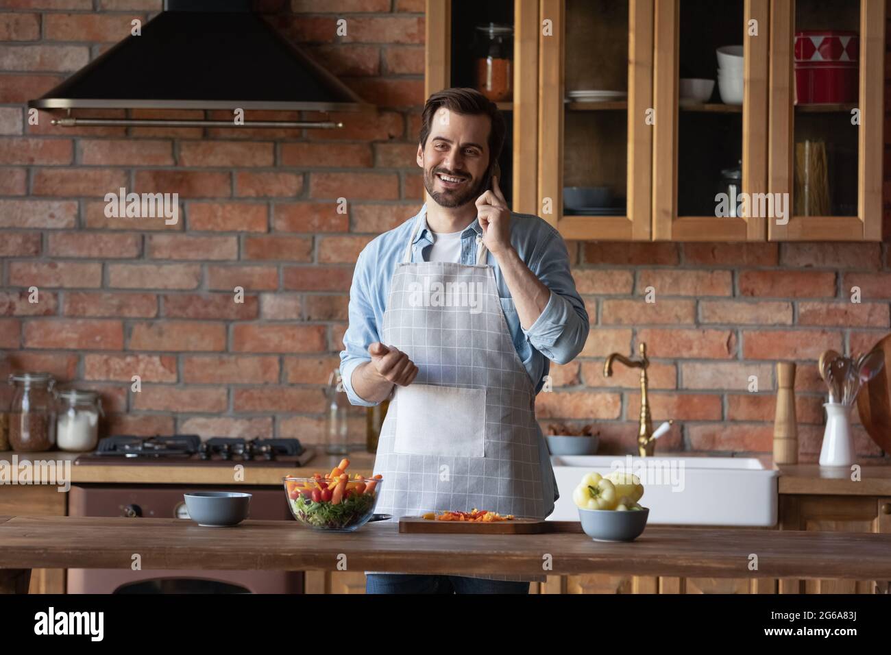 Guy at dinner table talking hi-res stock photography and images - Alamy