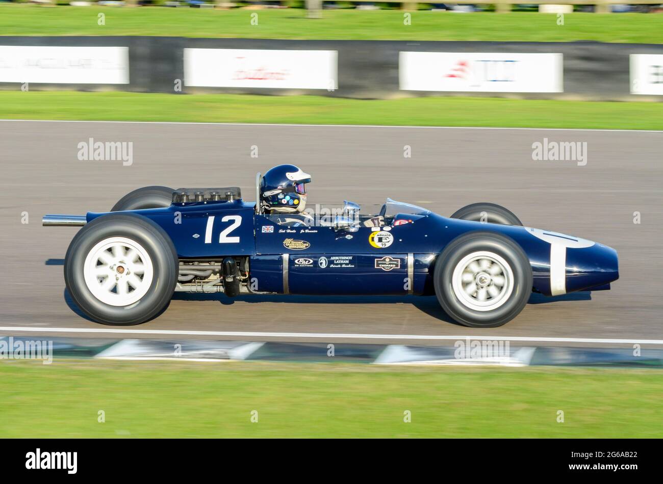F1 car side view hi-res stock photography and images - Alamy