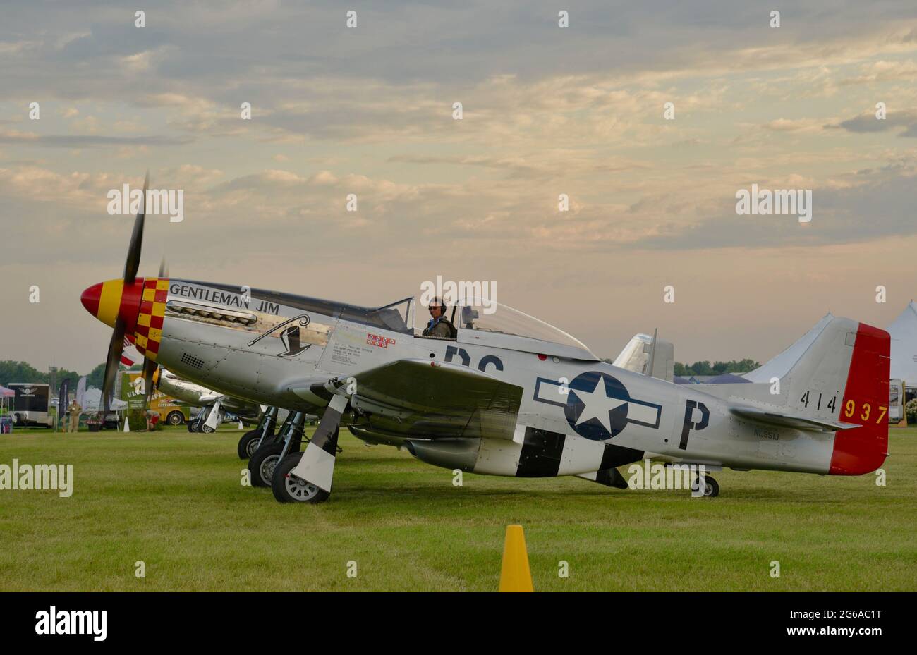 Second World War P-51 Mustang airborne firing up engine and taxiing on ...