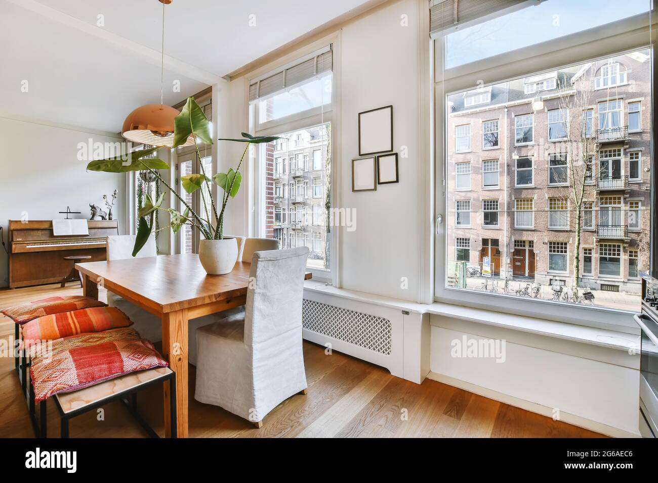 Luxury and beautiful dining room interior design Stock Photo - Alamy