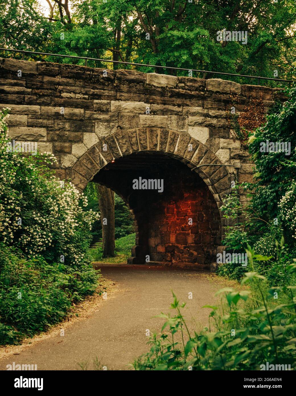 York stone path hi-res stock photography and images - Alamy