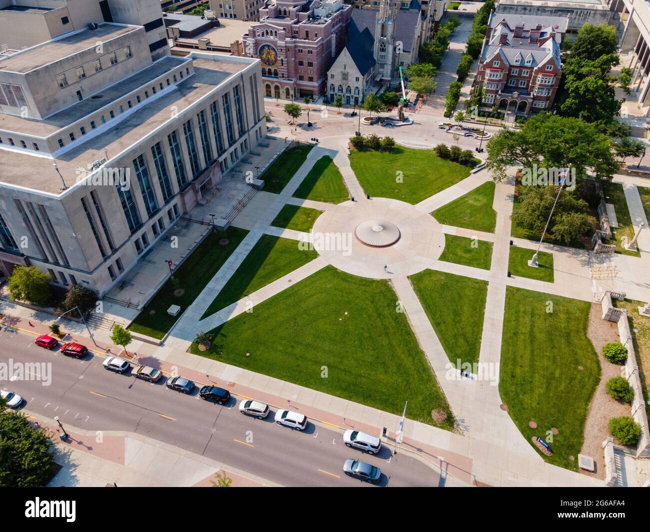 Business people from above pavement hi-res stock photography and images ...