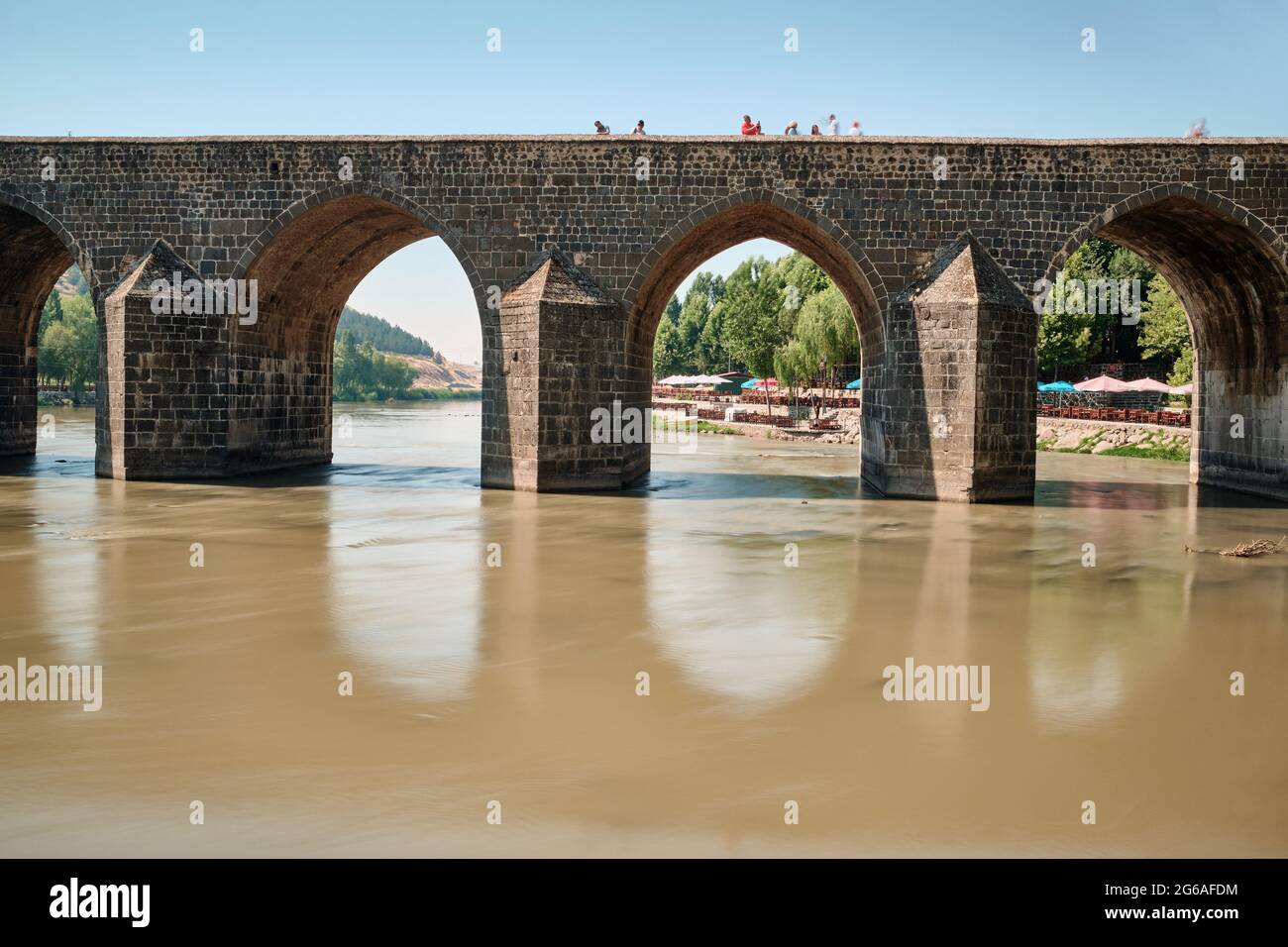 The Dicle Bridge in Diyarbakir, Turkey Stock Photo - Alamy