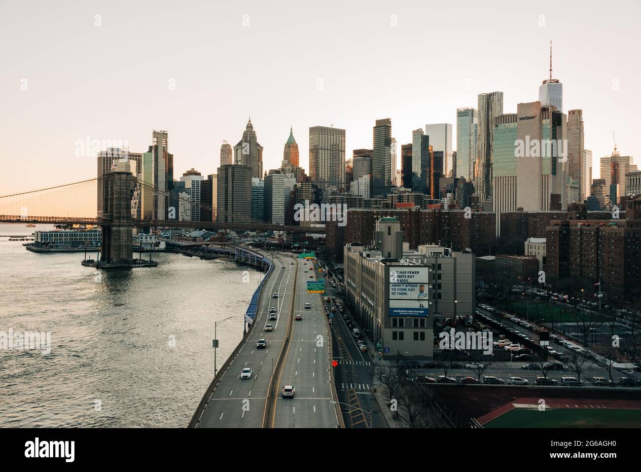 View of FDR Drive and the Financial District, from the Manhattan Bridge ...