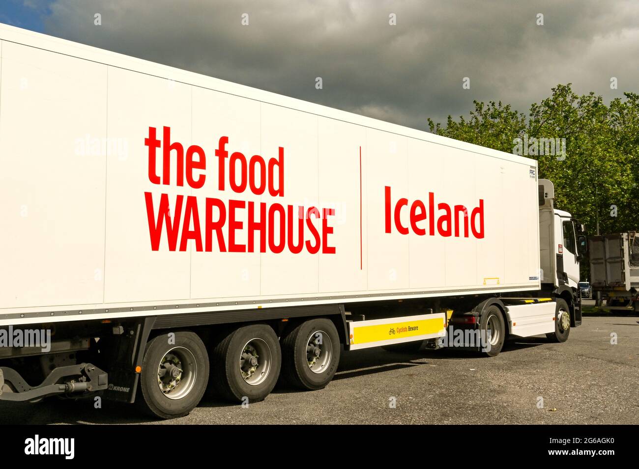 Food delivery lorry hi-res stock photography and images - Alamy