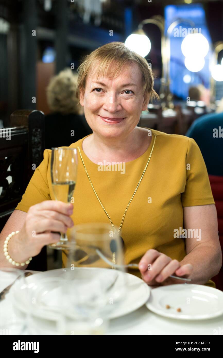 Retiree service hi-res stock photography and images - Alamy