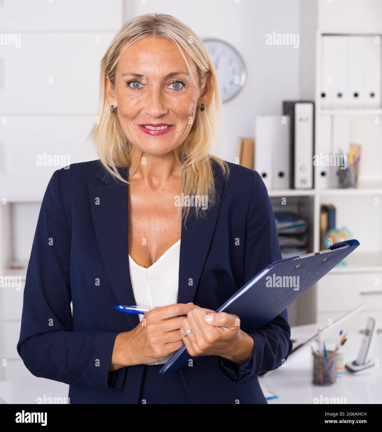 Secretary writing instructions hi-res stock photography and images - Alamy
