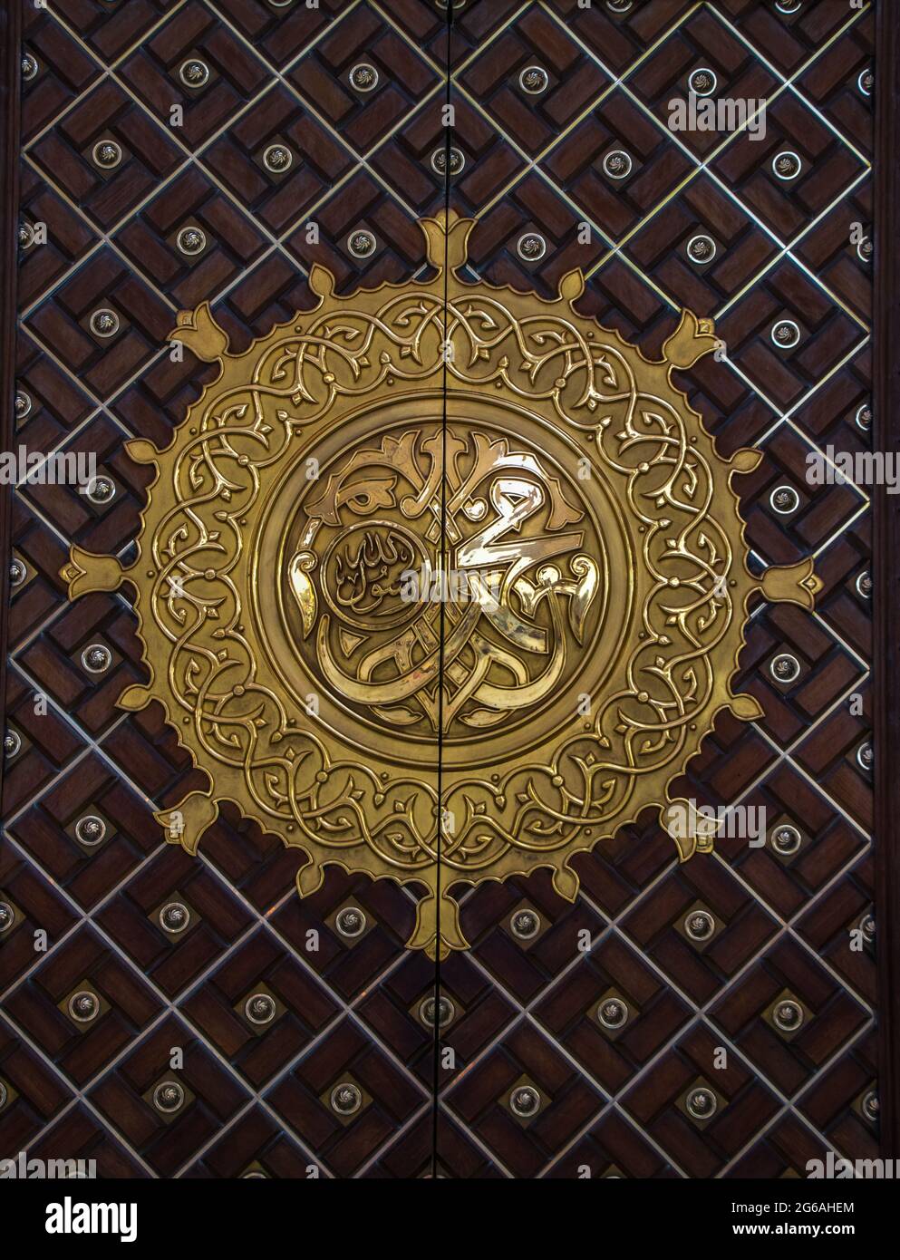 The door of Masjid Nabawi. Arabic Calligraphy: Muhammad Rasulullah ...