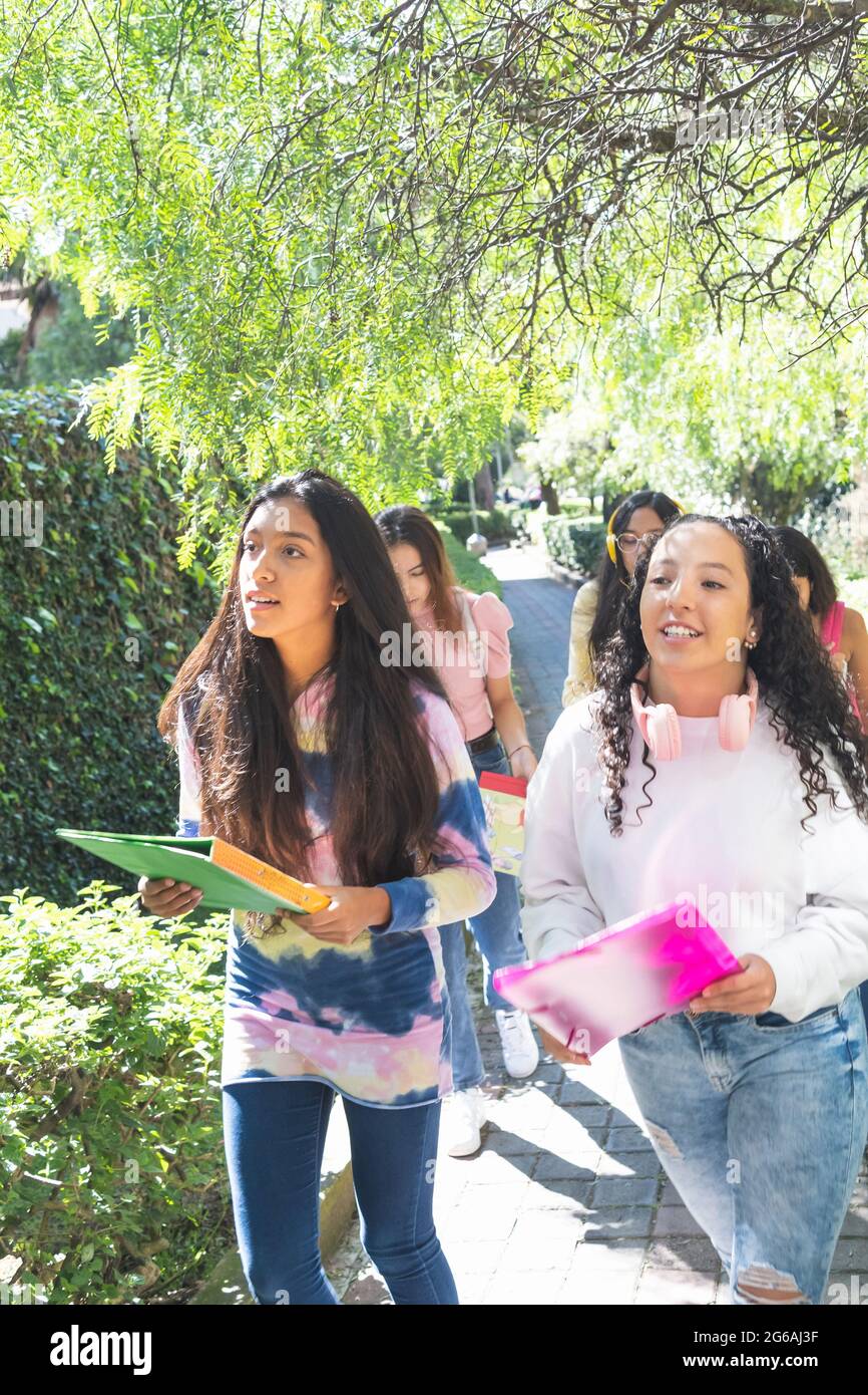 Girls going to school hi-res stock photography and images - Alamy