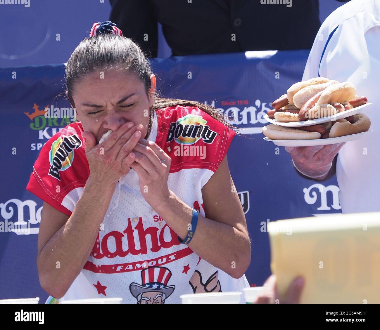 Coney Island, New York, USA. 4th July, 2021. Woman's hot dog eating ...