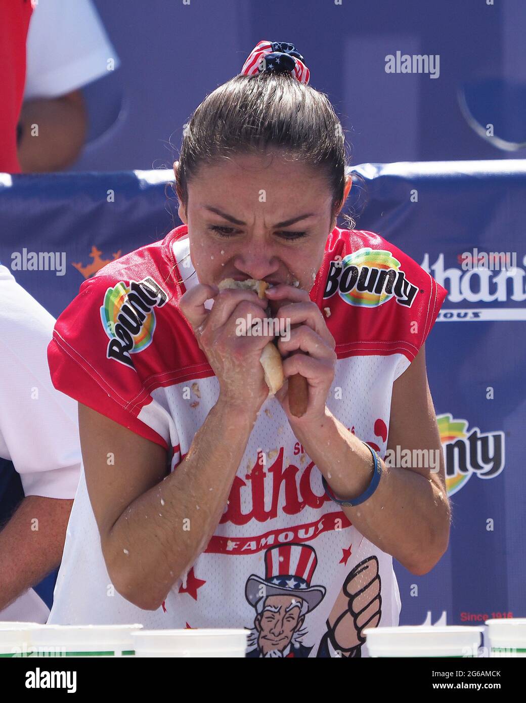 Coney Island, New York, USA. 4th July, 2021. Woman's hot dog eating ...