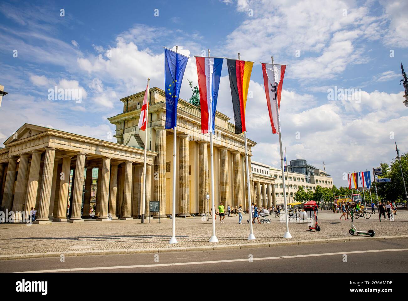 Berlin, Deutschland. 04th July, 2021. Dutch flags at the Brandenburger ...