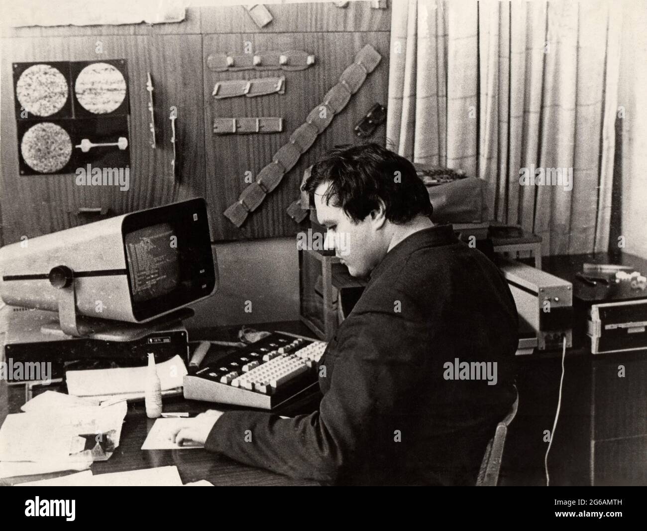 Retro computer student hi-res stock photography and images - Alamy