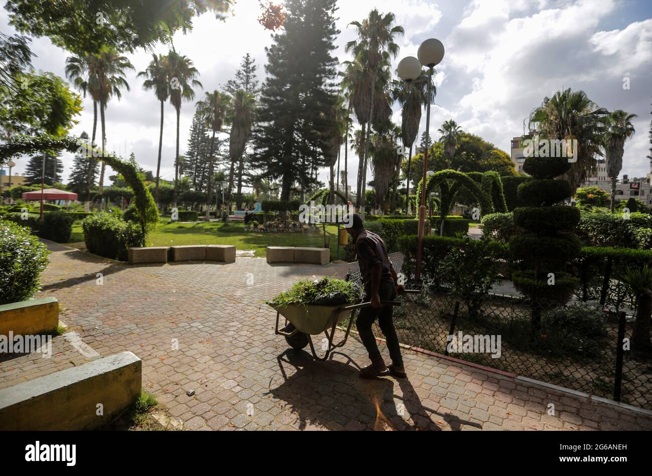 Gaza City, The Gaza Strip, Palestine. 4th July, 2021. A Palestinian man ...