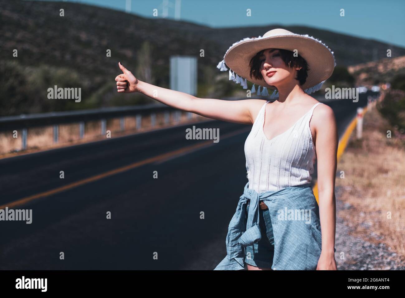 Girl hitchhiking hi-res stock photography and images - Alamy