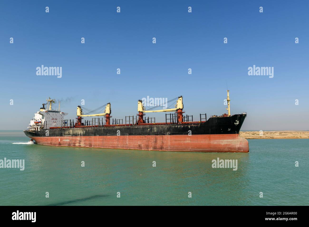 Bulk carrier vessel. View from side. Bulker. Dry cargo ship Stock Photo ...