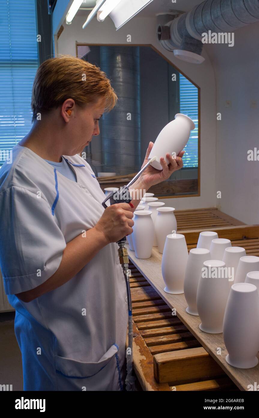 Porcelain process hi-res stock photography and images - Alamy