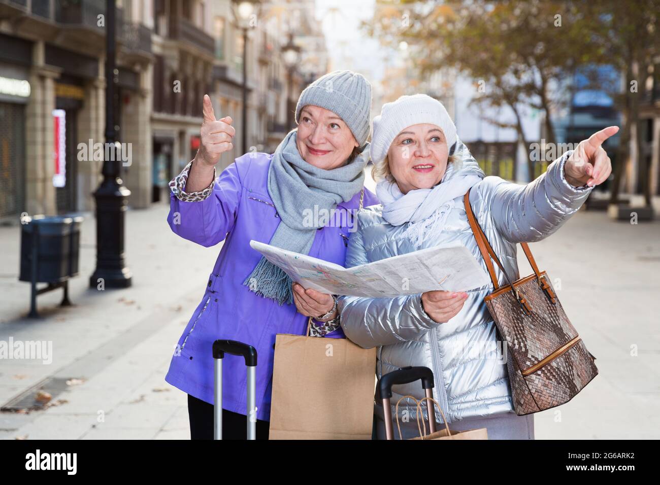 Elderly women tourists with city guide Stock Photo - Alamy
