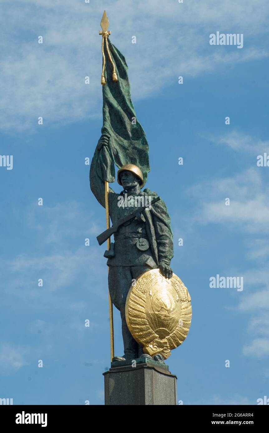Monument to the fallen Soviet soldiers in Vienna Stock Photo - Alamy
