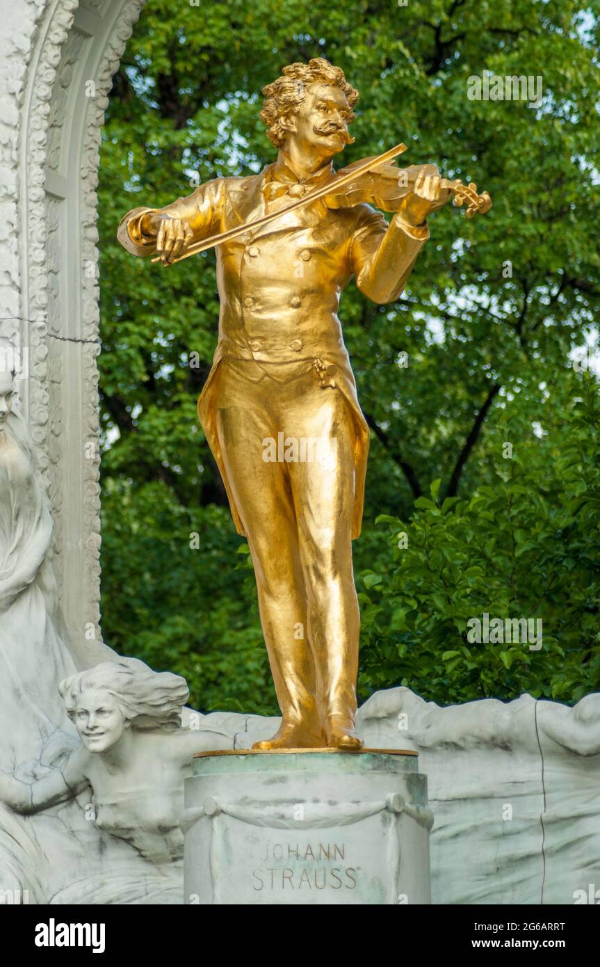 Monument to Johann Strauss Stock Photo - Alamy