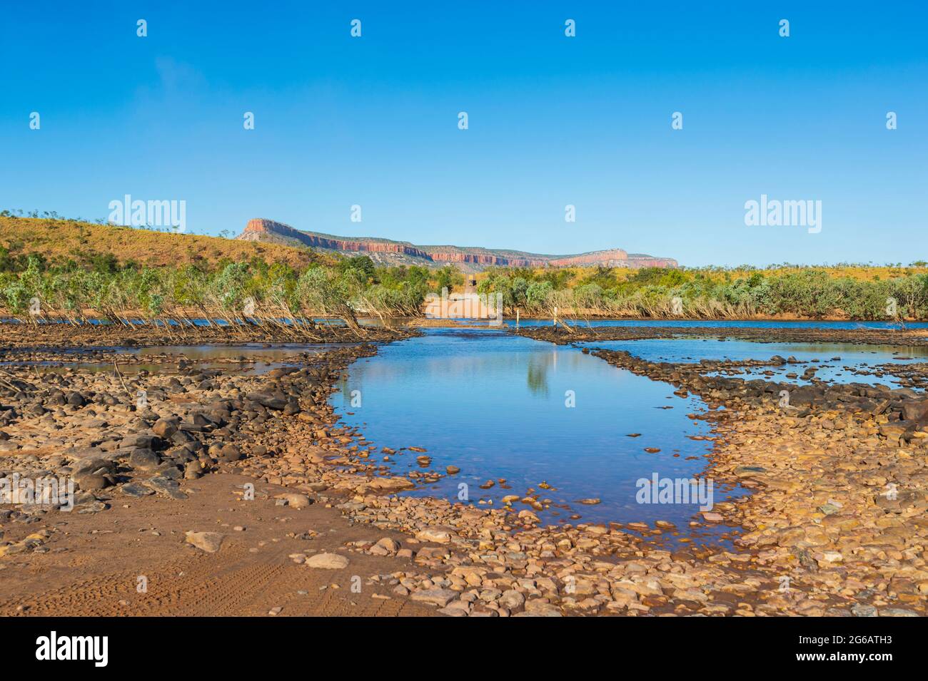 The iconic Pentecost Crossing with the scenic Cockburn Range in the ...