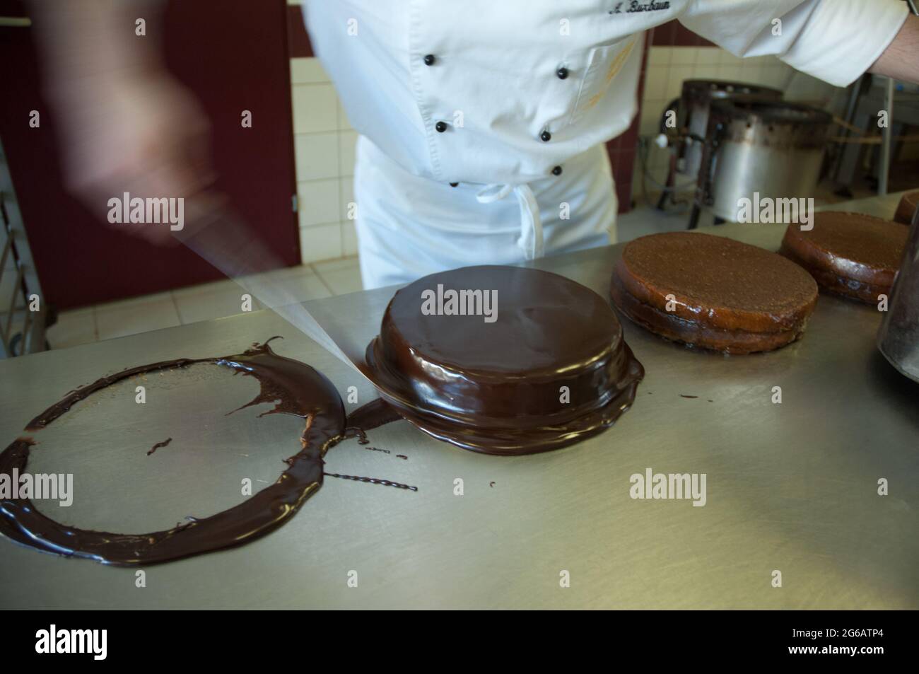 Resultados de traducción Pastry cake or Sacher cake Stock Photo - Alamy