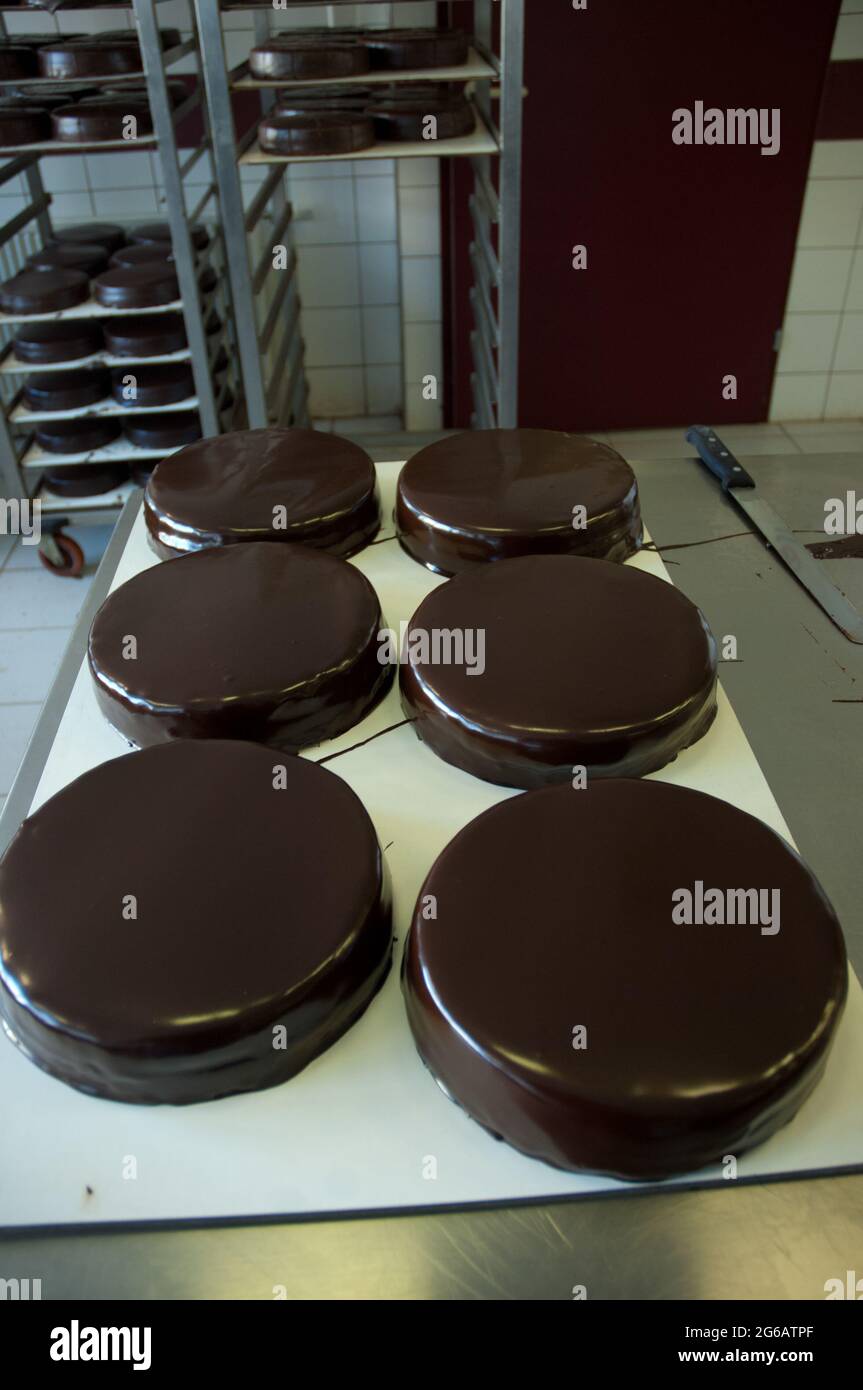 Sacher cake preparation hi-res stock photography and images - Alamy