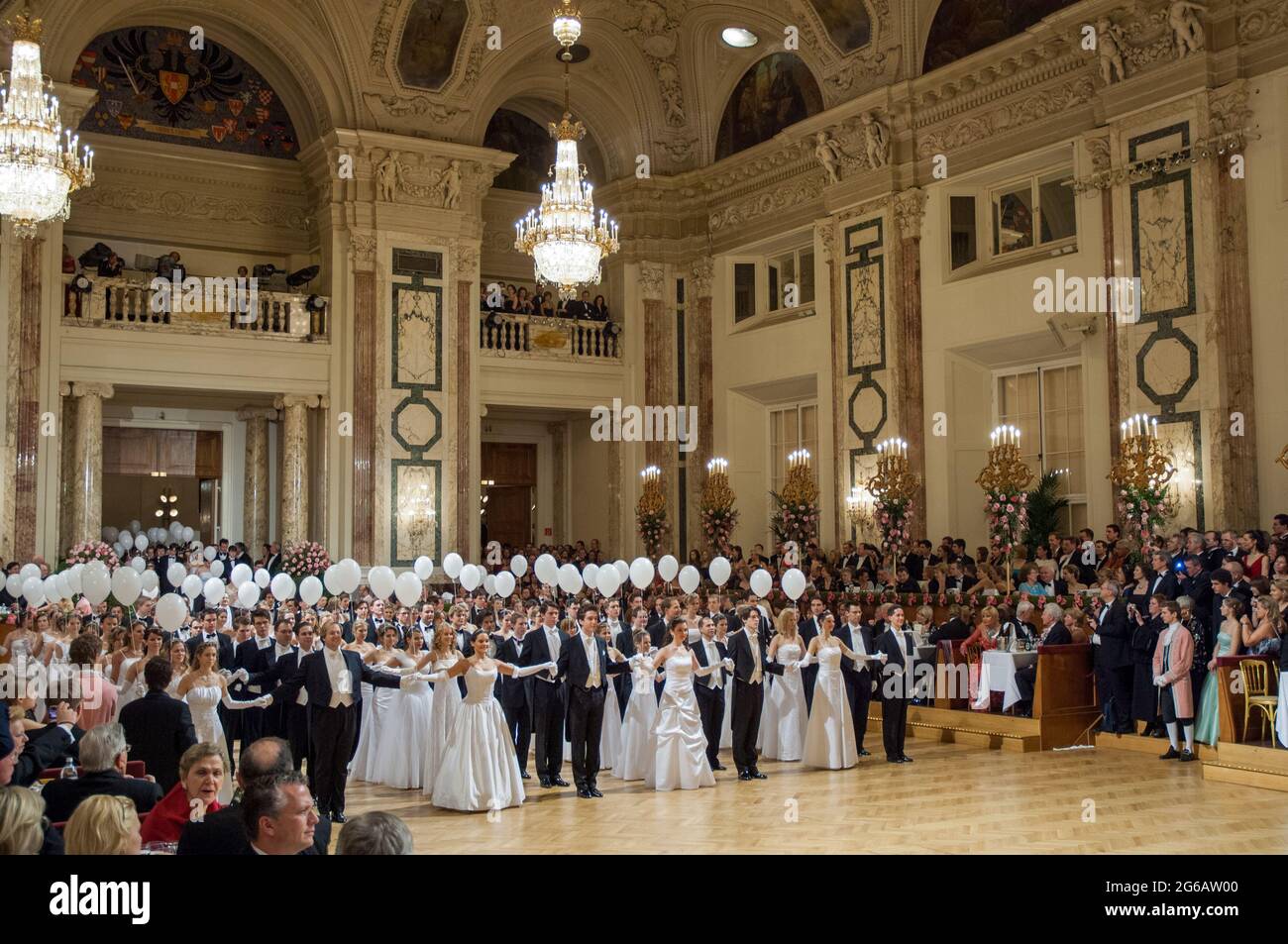 Ball in the Great Hall of the Hofburg Imperial Palace Stock Photo - Alamy