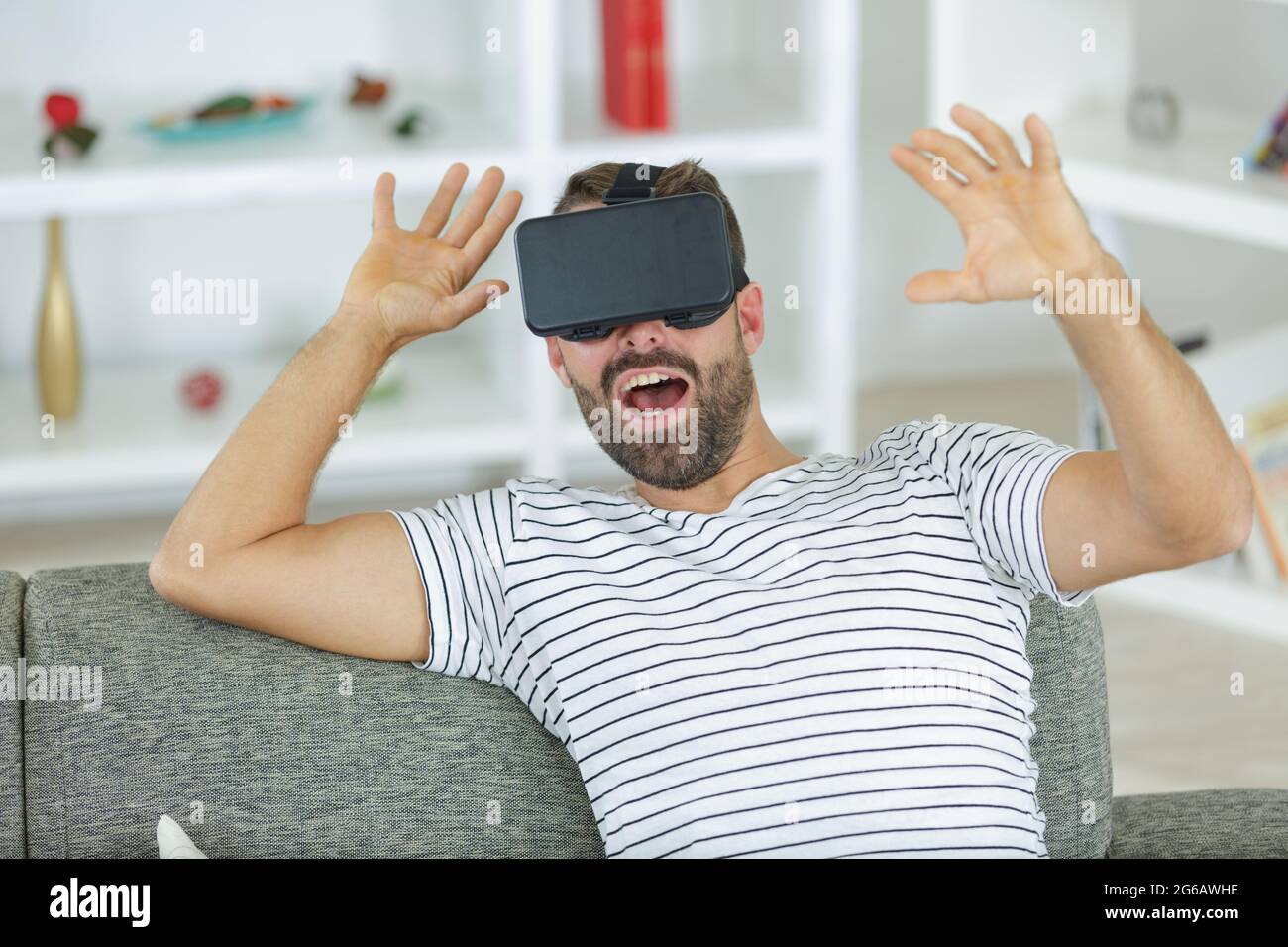 Man wearing virtual reality googles hi-res stock photography and images ...