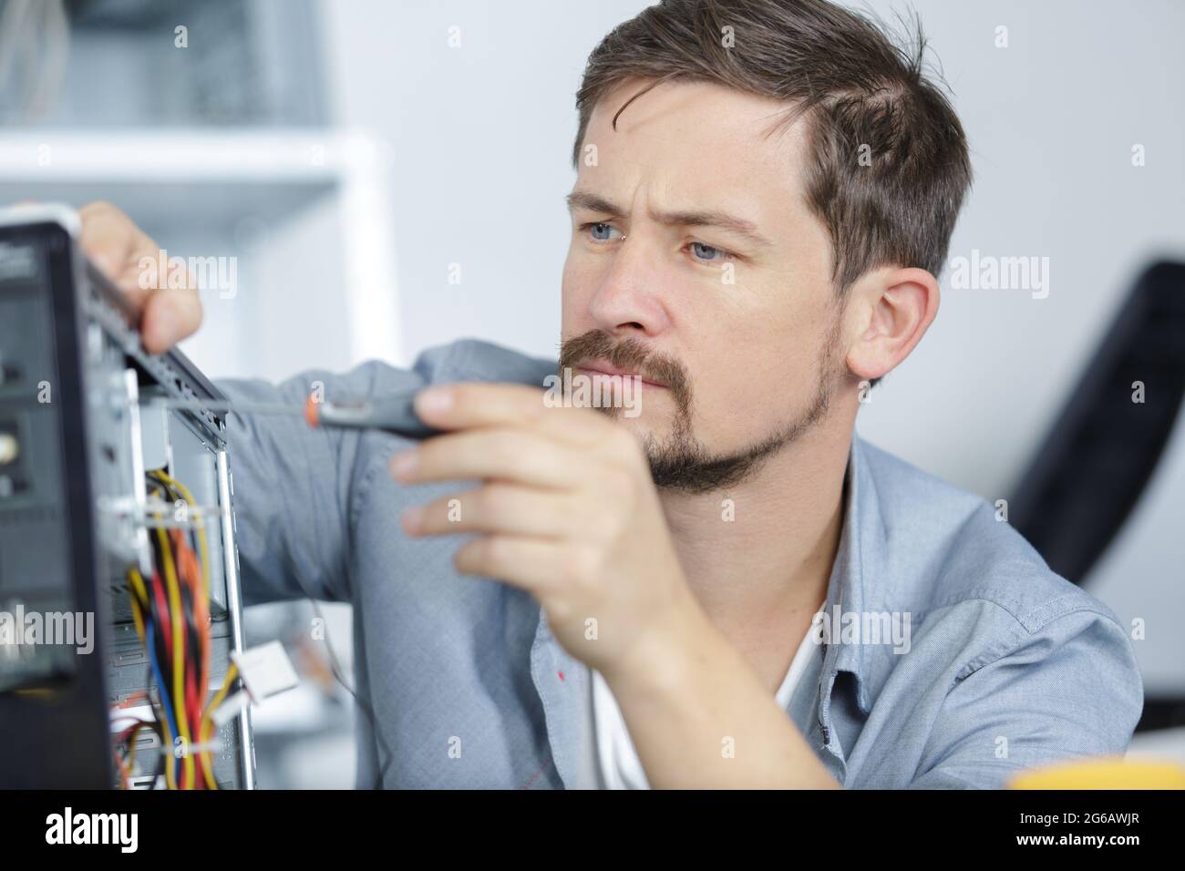 man during repair of wi-fi router Stock Photo - Alamy