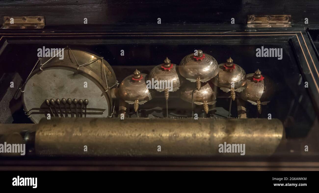 Vintage music box with rotating drum Stock Photo - Alamy