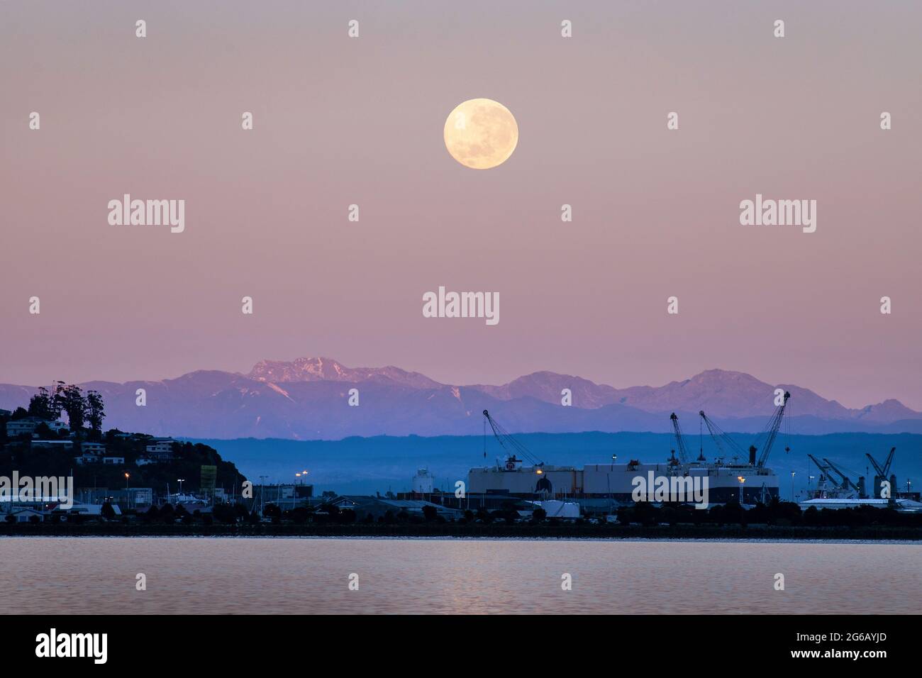 Picture by Tim Cuff 27 May 2021 - Blood Moon setting over Mount Owen ...