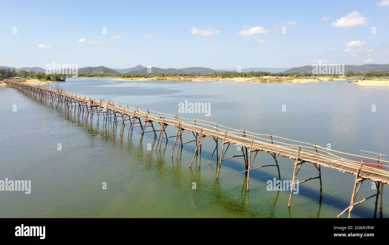 Picture of bamboo bridge hi-res stock photography and images - Alamy