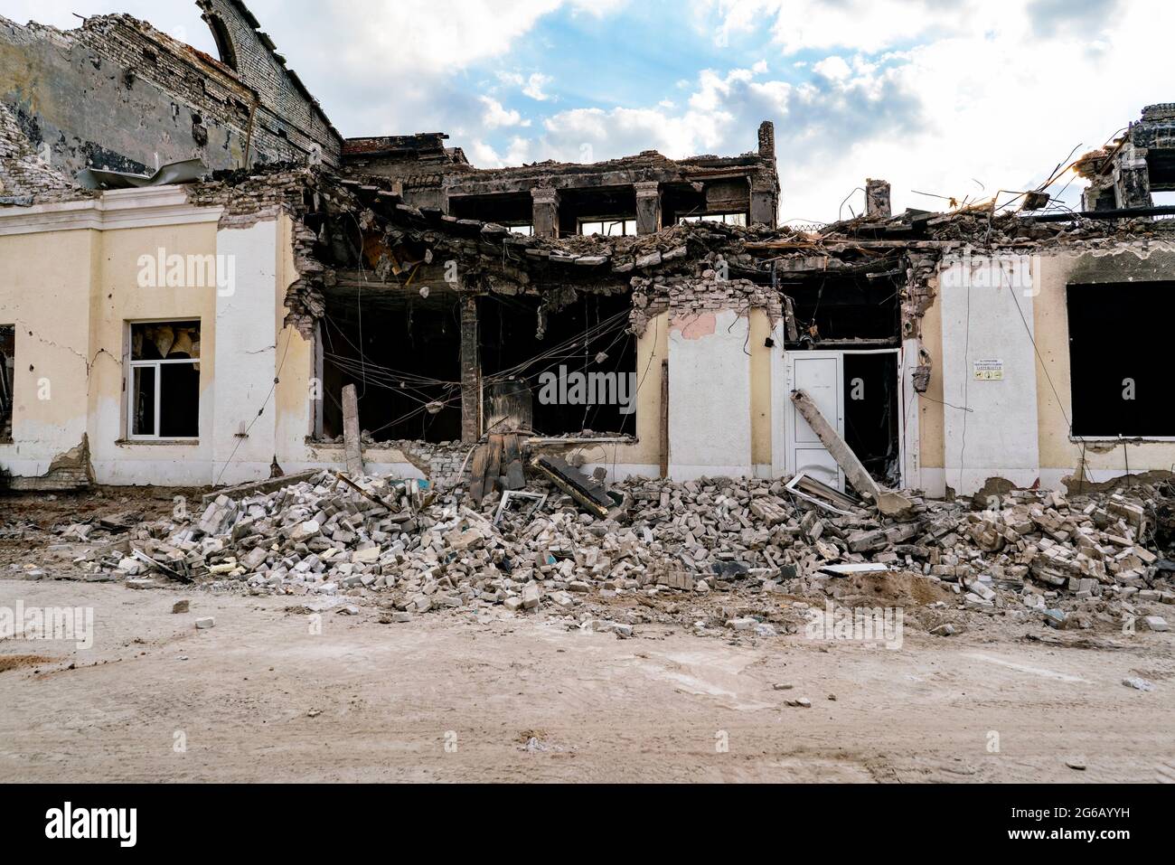 bombed civilian house in syria after war Stock Photo - Alamy