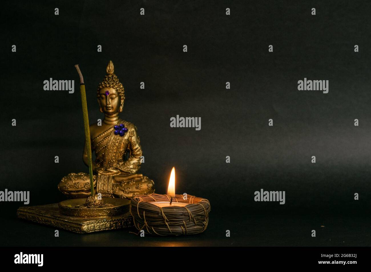 Buddha craft in meditation posture Stock Photo - Alamy