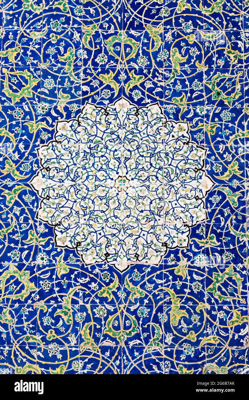 Imam square, artistic tile work of Sheikh Lotfollah Mosque, Isfahan ...